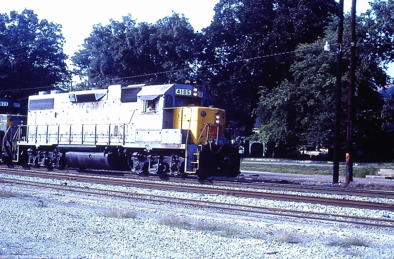 SBD 4105 GP38-2